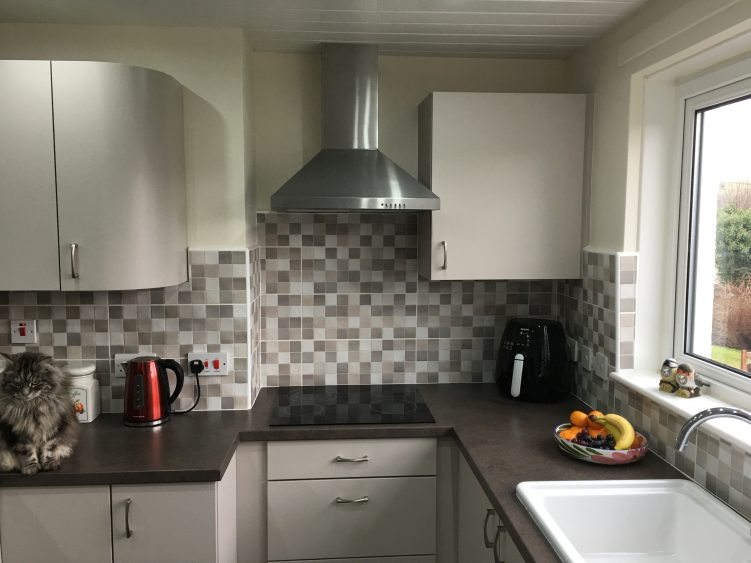 An Unusual Kitchen Layout With T Shape Breakfast Area