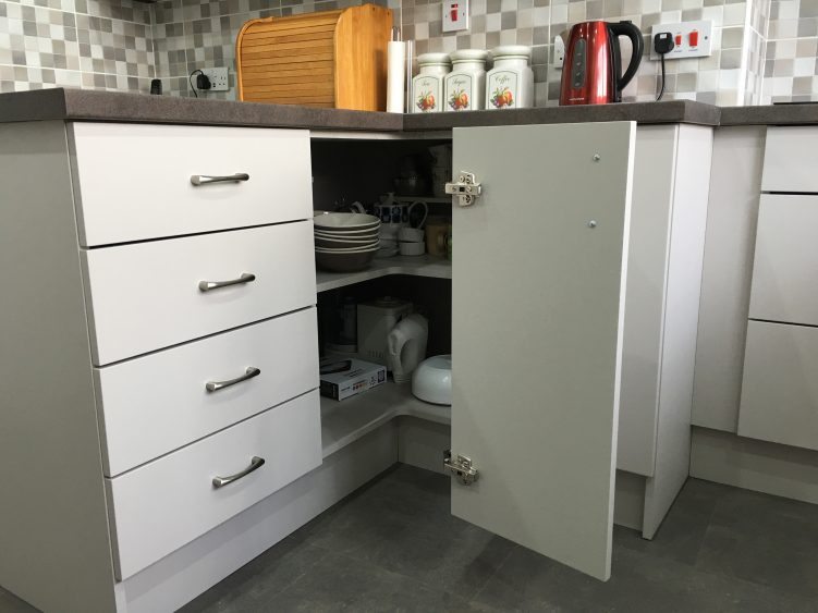 An Unusual Kitchen Layout With T Shape Breakfast Area
